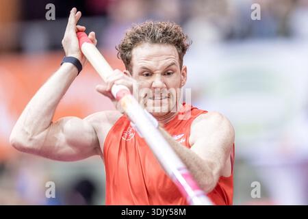 28 January 2026, Brandenburg, Cottbus: Pole vaulter Menno Vloon ...
