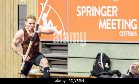 28 January 2026, Brandenburg, Cottbus: Pole vaulter Menno Vloon ...
