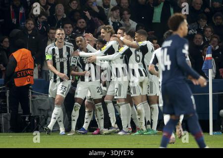 Joe Willock - Paris Saint-Germain vs Newcastle United FC in Parc des ...