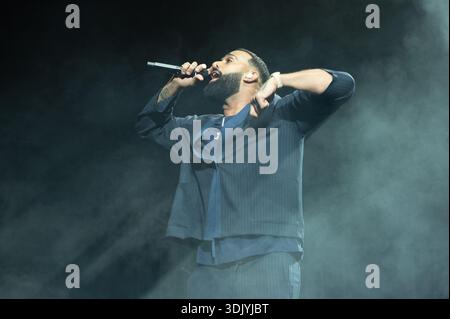 Madrid, Spain. 28th Jan, 2026. Recording artist Eladio Carrion performs ...