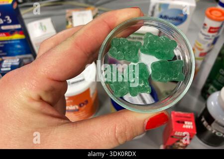 ILLUSTRATION - 14 October 2025, Berlin: Food supplements in tablet ...