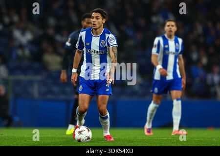 Dragon Stadium, Oporto, Portugal. 29 January, 2026. Pictured left to ...