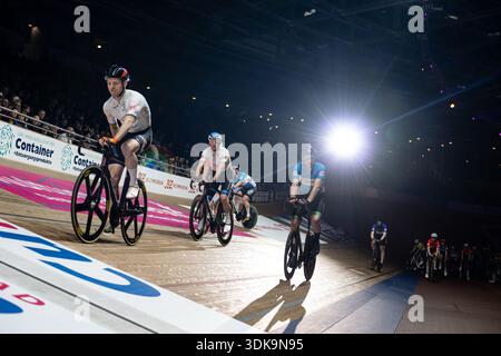 30 January 2026, Berlin: Cycling: Six-day race, Madison, endurance men ...