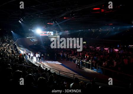30 January 2026, Berlin: Cycling: Six-day race, Madison, endurance men ...