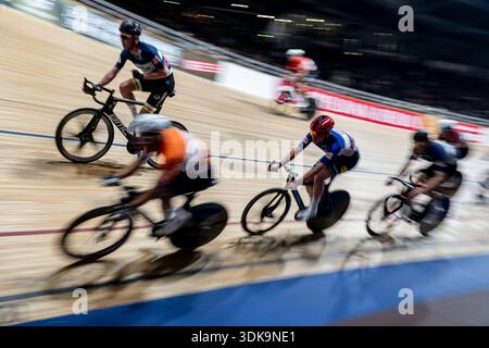 30 January 2026, Berlin: Cycling: Six-day race, Madison, endurance men ...