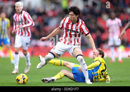Bae Jun-Ho of Stoke City battles for the ball with Jack Stephens of ...