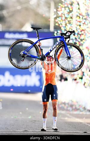 Dutch Lucinda Brand celebrates as she crosses the finish line carrying ...