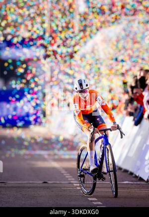HULST - Lucinda Brand crosses the finish line at the Cyclocross World ...