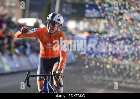 Dutch Lucinda Brand celebrates as she crosses the finish line carrying ...