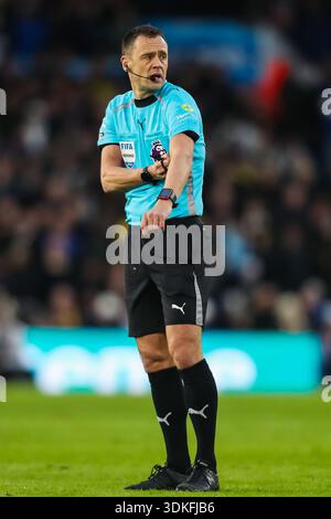 Referee Stuart Attwell during the Leeds United v Arsenal Premier League ...