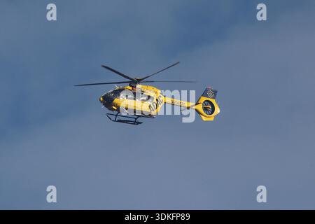 Hier im Bild ein ADAC Hubschrauber in der Luft, Unfall, Rettung, Retter ...