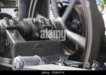 Flywheel, machine, old, classic car, wheel, rotation, movement ...