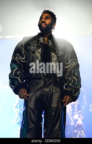 LONDON, ENGLAND - JANUARY 31: Jason Derulo performing at O2 Arena ...