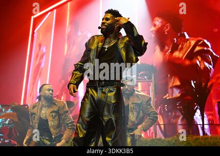 LONDON, ENGLAND - JANUARY 31: Jason Derulo performing at O2 Arena ...