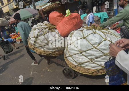 Market scenario during the Financial Budget of India in Kolkata. (Photo ...