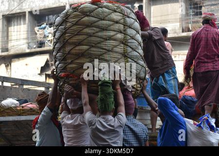 Market scenario during the Financial Budget of India in Kolkata. (Photo ...