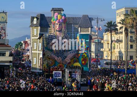 Viareggio, Viareggio Carnival, First Masked Parade Stock Photo - Alamy