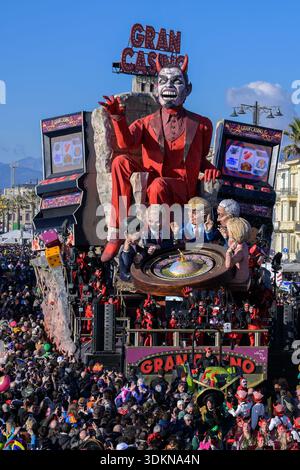 Viareggio, Viareggio Carnival, First Masked Parade Stock Photo - Alamy