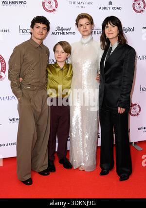 Noah Jupe, Jacobi Jupe, Jessie Buckley und Liza Marshall bei der ...