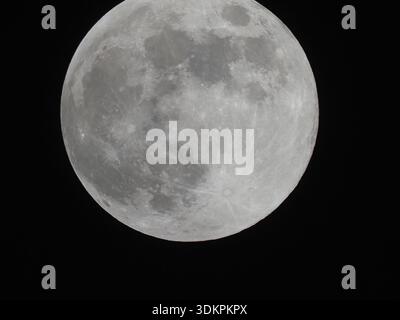 Sheerness, Kent, UK. 1st Feb, 2026. UK Weather: the full Snow Moon seen ...