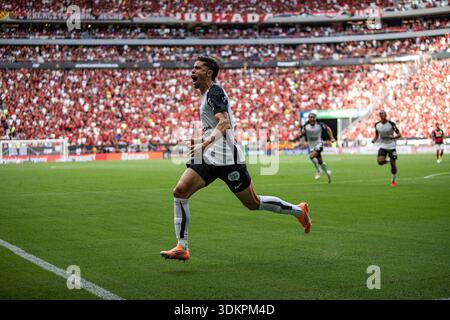 Gabriel Paulista of Corinthians scores during the Supercopa Rei final ...