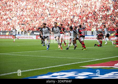 Gabriel Paulista of Corinthians scores during the Supercopa Rei final ...