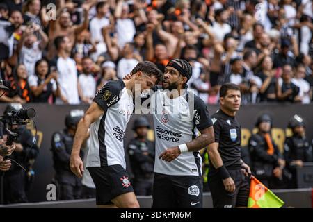 Gabriel Paulista of Corinthians scores during the Supercopa Rei final ...
