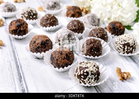 flowers and paper on wooden background Stock Photo - Alamy