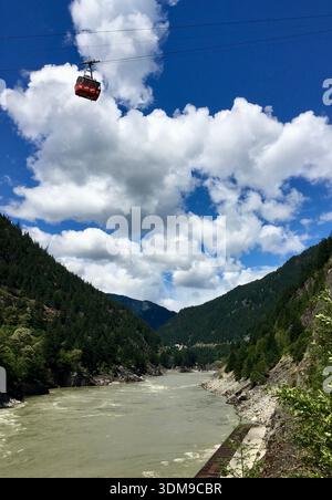 Hells Gate Airtram crosses Hell’s gate and the Fraser Canyon, BC ...