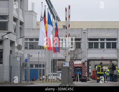 Darmstadt Wixhausen, Germany. 05th Feb, 2026. Firefighters fight a fire ...