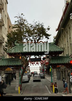 Dragon Gate detail, Chinatown San Francisco Stock Photo - Alamy