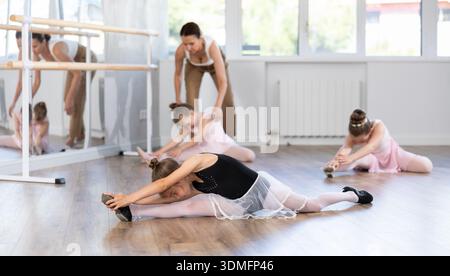 Group of girls doing splits in studio Stock Photo - Alamy