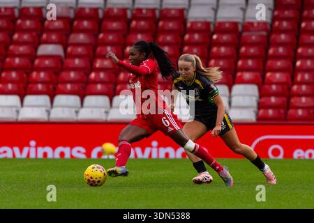 Deanne Rose (6 Nottingham Forest) turns back inside. Nottingham Forest ...