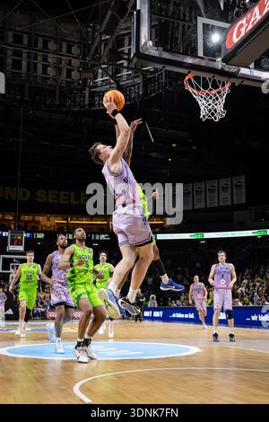 Justin Bean (Alba Berlin, #34) beim Wurf, GER, FC Bayern Basketball vs ...