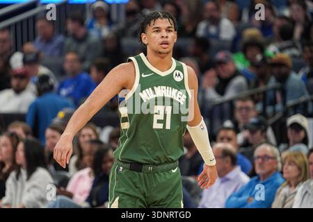 Milwaukee Bucks forward Ousmane Dieng (21) standing in the first half ...