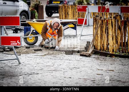 UTRECHT - A road paver performs heavy work on his knees during his work ...