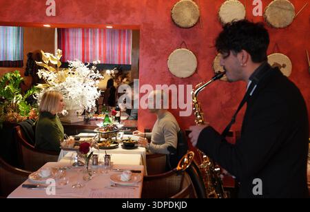 Milan, Romantic lunch and dinner with a saxophonist: Valentine's Day ...