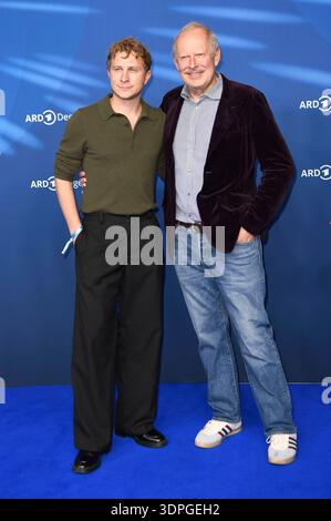 Max Hubacher und Axel Milberg bei der ARD Blue Hour 2026 im Rahmen der ...