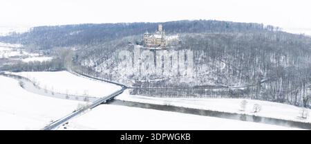 16 February 2026, Lower Saxony, Pattensen: A light blanket of snow ...