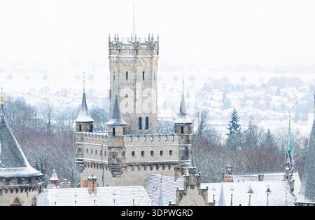 16 February 2026, Lower Saxony, Pattensen: A light blanket of snow ...