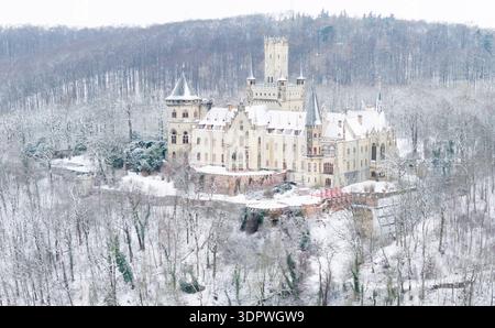 16 February 2026, Lower Saxony, Pattensen: A light blanket of snow ...