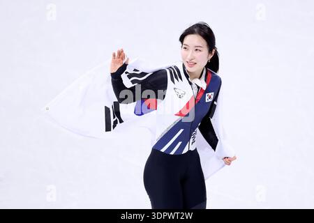 KIM Gilli of South Korea waves after winning the women's short track ...