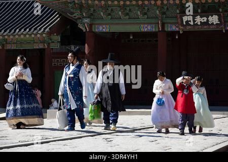 17 Jun 2026 - Seoul, South Korea : (L to R) Soee, Chaena, Daon, Sian ...