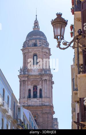 Cathedral. Detail of the facade sculptures and carvings. Piazza del ...
