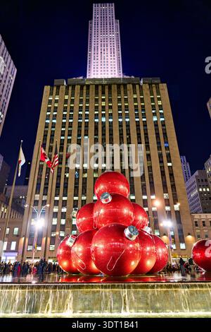 People walk in Rockefeller Center in Manhattan, New York City. (Photo ...