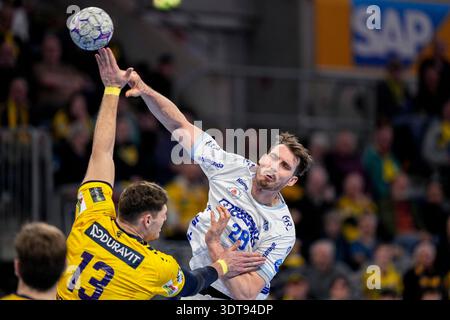from left: Sebastian Heymann (RNL, 13), Niclas Kirkelökke (Flensburg, 5 ...