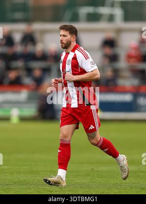 BRACKLEY, ENGLAND - FEBRUARY 21: Brackley Town manager Andy Whing ...