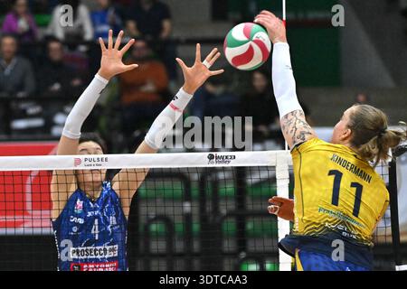 Lena Kindermann ( WASH4GREEN MONVISO VOLLEY) and Ting Zhu ( Prosecco ...