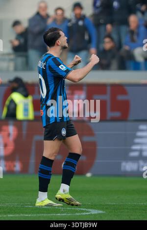 Lazar Samardzic of Atalanta BC celebrates after scoring during Atalanta ...