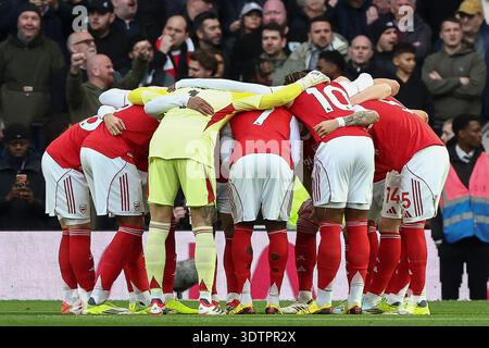 Tottenham Hotspur players huddle before the Tottenham Hotspur v Everton ...